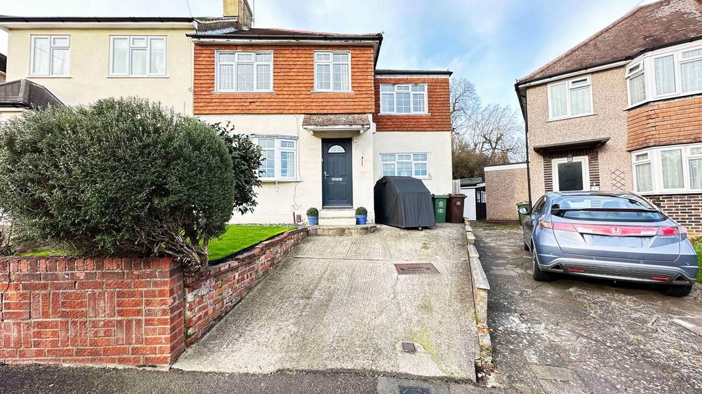 Oakfield Park Road, Dartford DA1 3 bed semi-detached house for sale - £450,000