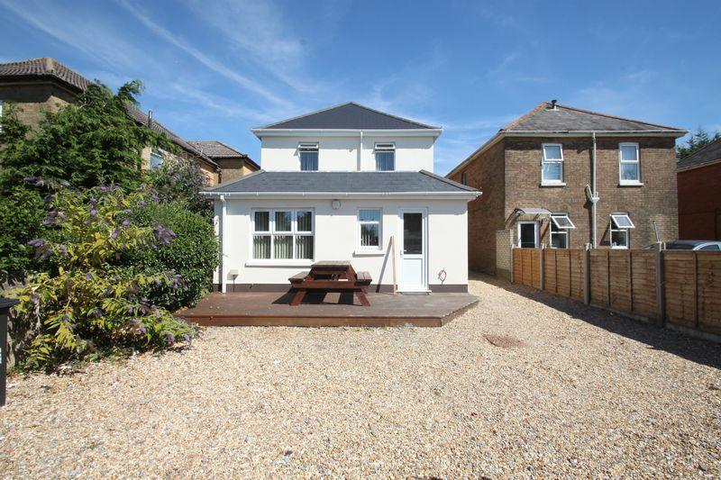 Wallisdown Road, Poole BH12 7 bed detached house - £2,850 pcm (£658 pw)