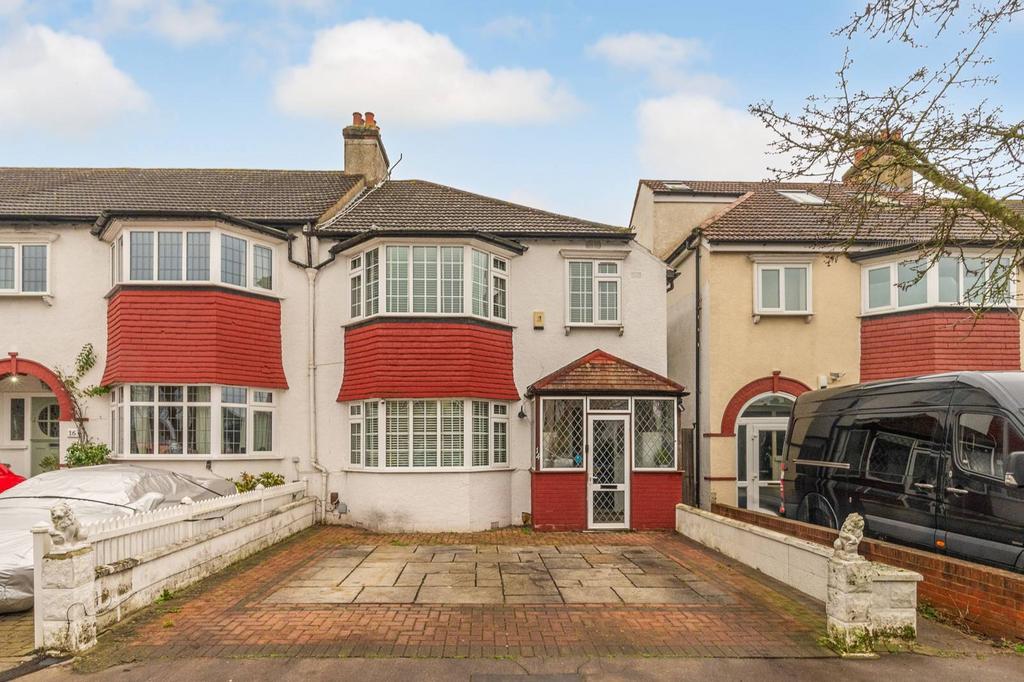 Hillcote Avenue, Norbury, London, SW16 3 bed end of terrace house - £ ...
