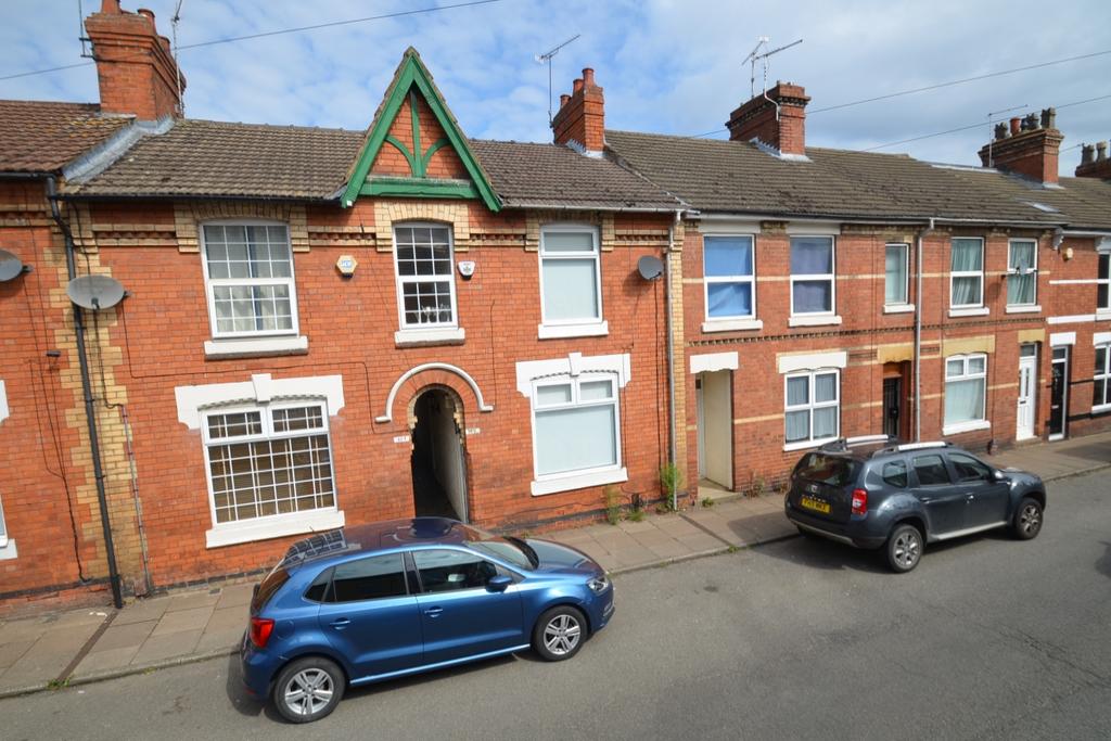Regent Street, Northamptonshire NN16 2 bed terraced house - £950 pcm (£ ...