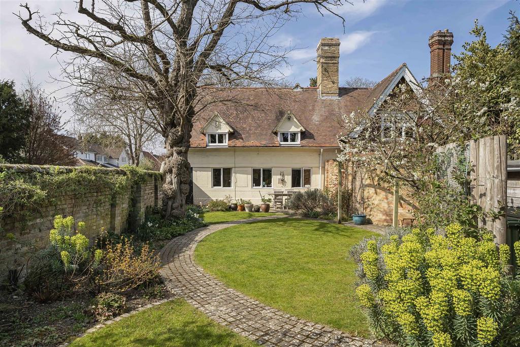High Street, Little Shelford CB22 4 bed semi-detached house - £950,000