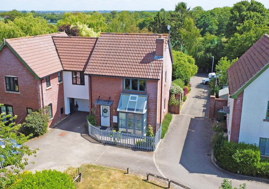 Gestingthorpe Road, Sudbury CO10 2 bed semi-detached house - £270,000