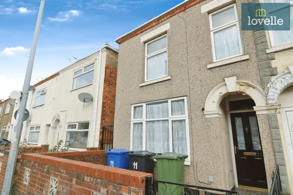 Elsenham Road, Grimsby DN31 3 bed end of terrace house - £49,950