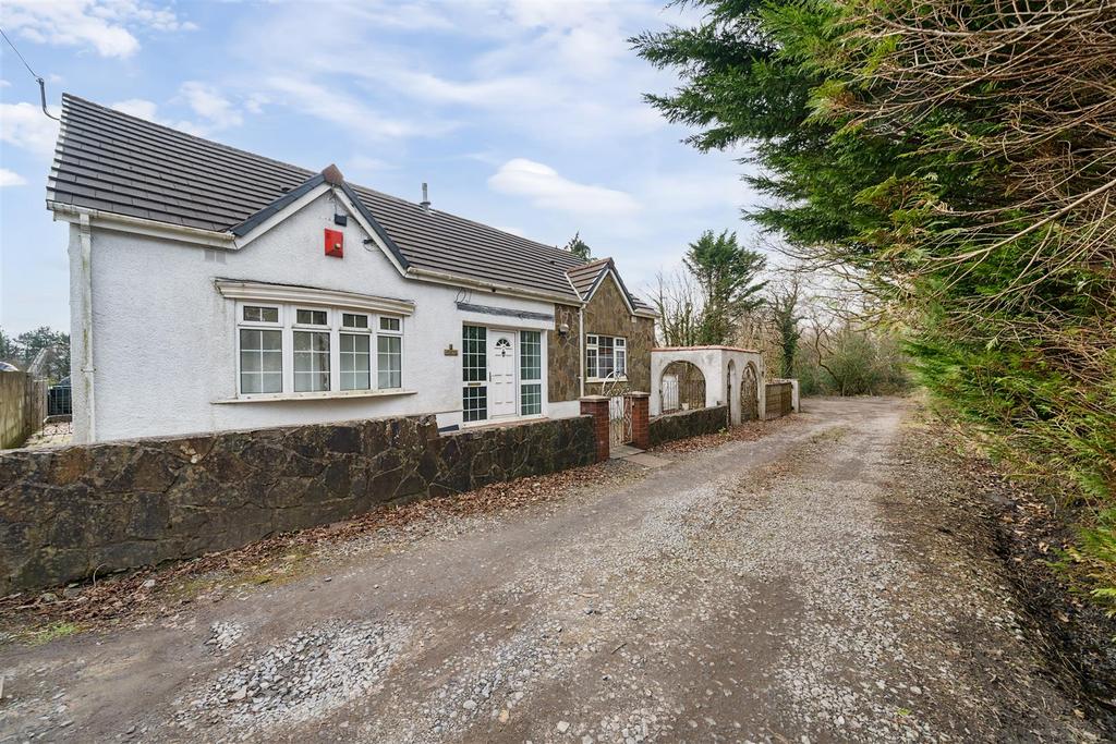 Heol Las, Cross Hands, Llanelli 3 bed detached bungalow for sale - £250,000
