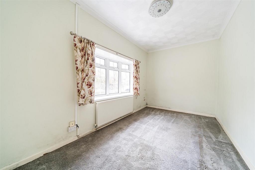 Heol Las, Cross Hands, Llanelli 3 bed detached bungalow for sale - £250,000