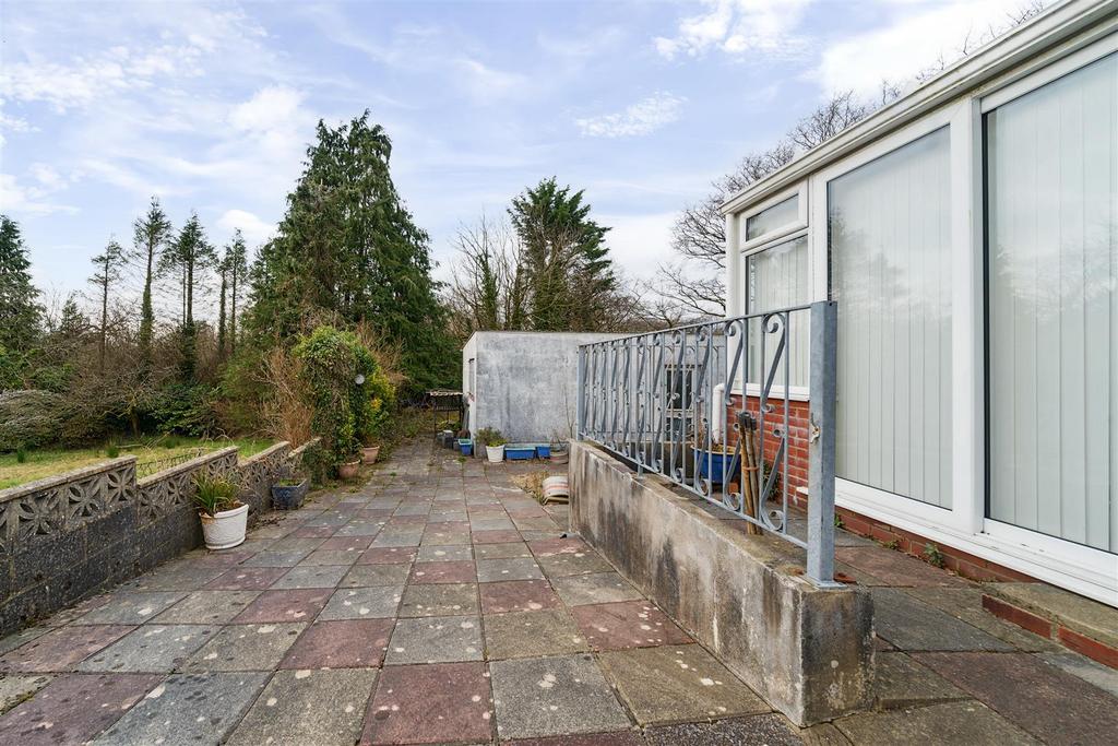 Heol Las, Cross Hands, Llanelli 3 bed detached bungalow for sale - £250,000