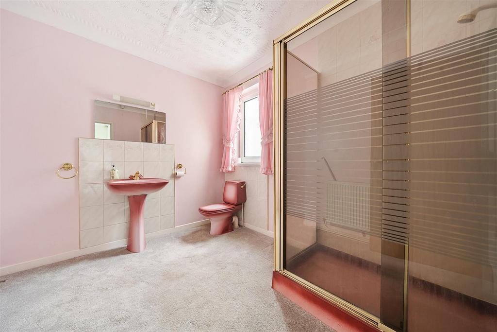 Heol Las, Cross Hands, Llanelli 3 bed detached bungalow for sale - £250,000