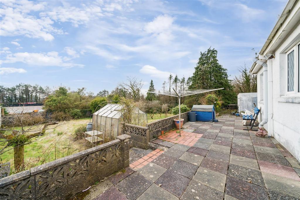 Heol Las, Cross Hands, Llanelli 3 bed detached bungalow for sale - £250,000