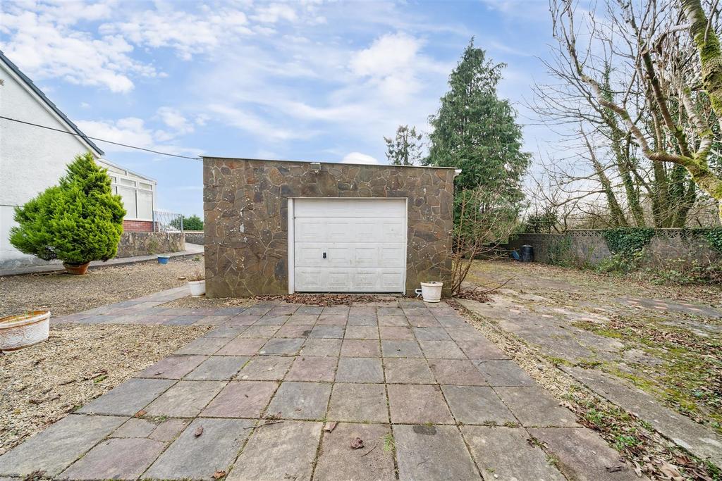 Heol Las, Cross Hands, Llanelli 3 bed detached bungalow for sale - £250,000