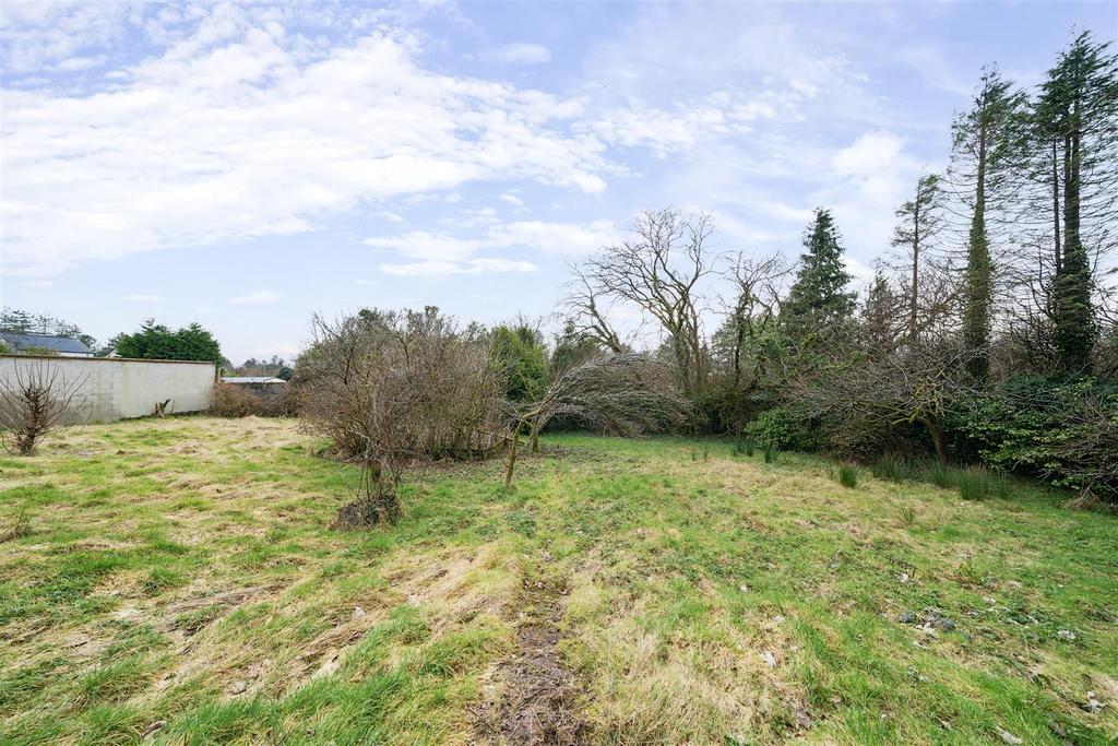 Heol Las, Cross Hands, Llanelli 3 bed detached bungalow for sale - £250,000
