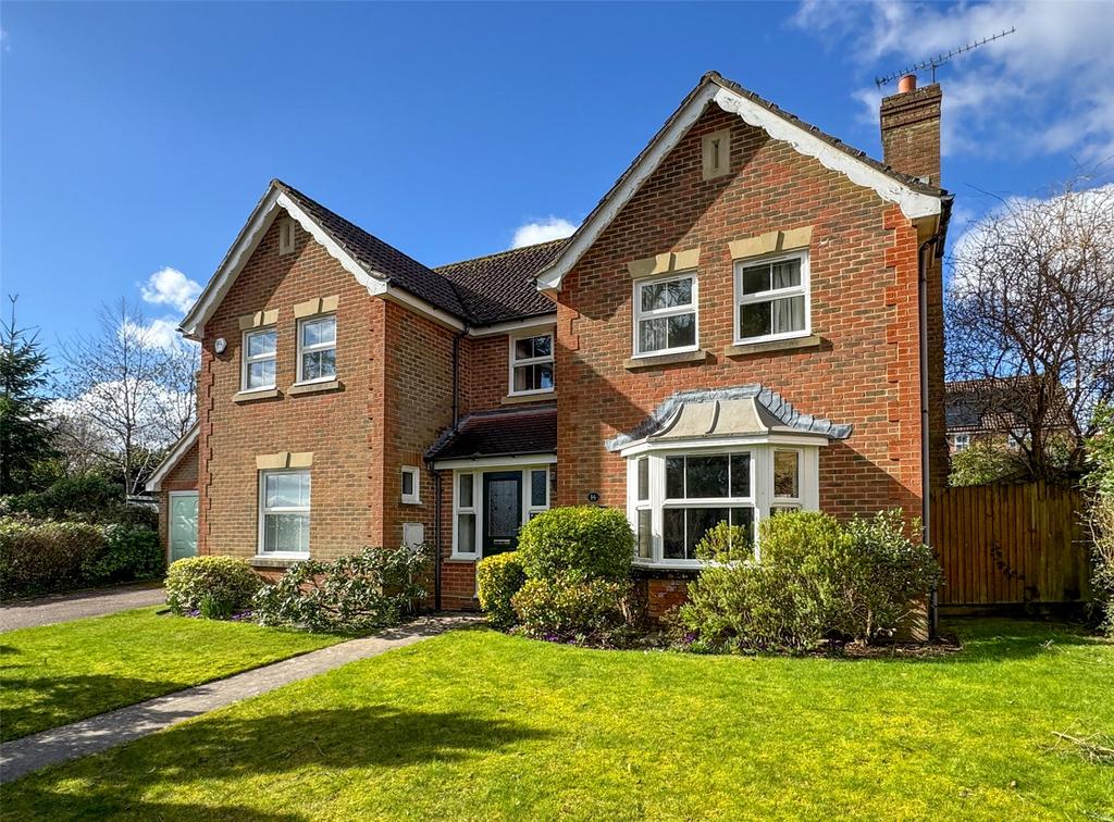 Masons Way, Codmore Hill 4 bed detached house for sale - £775,000