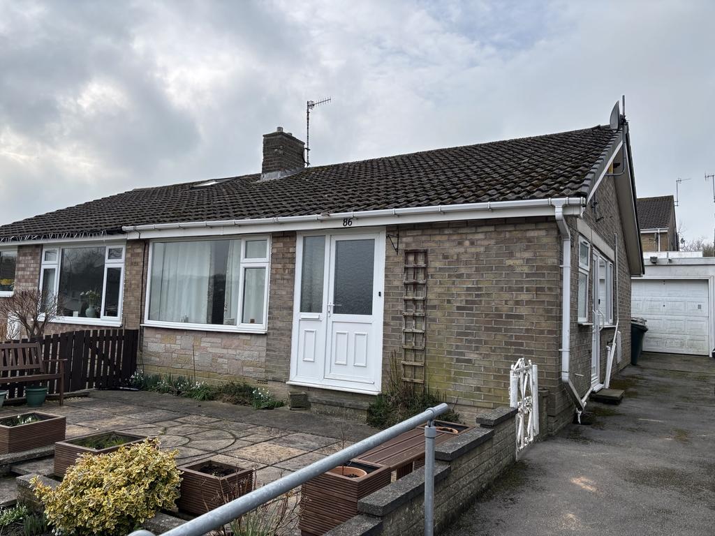 Royd Street, Wilsden BD15 2 bed semi-detached bungalow - £135,000