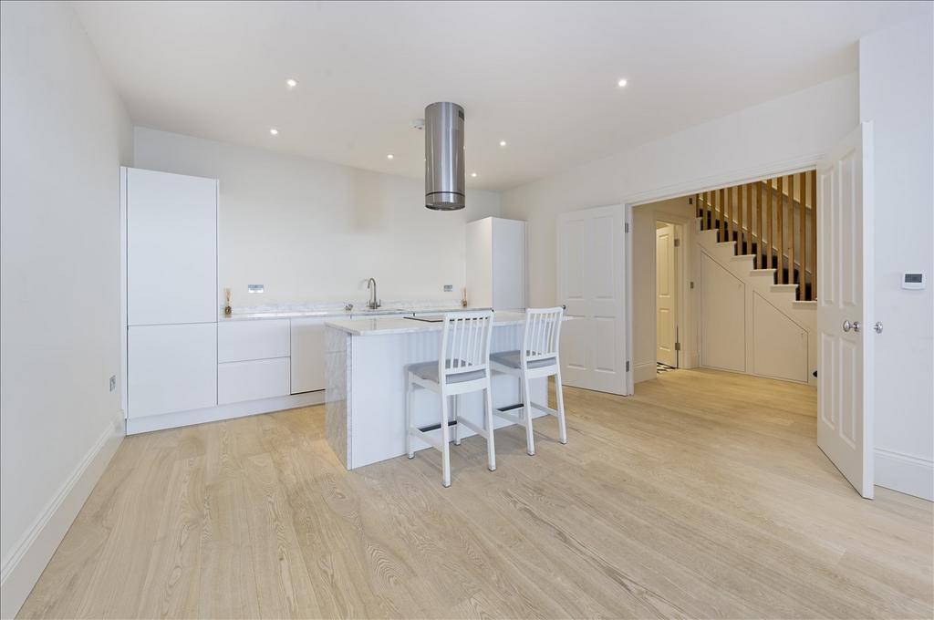 Acton W3 W3 2 bed flat - £625,000