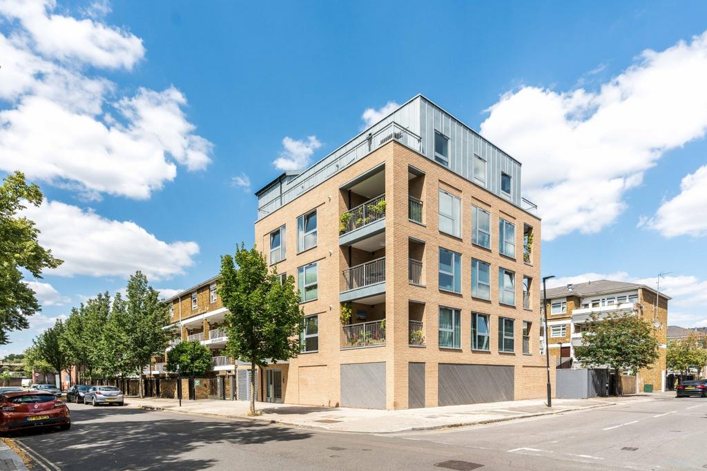 Lilford Road London SE5 2 bed flat - £2,300 pcm (£531 pw)