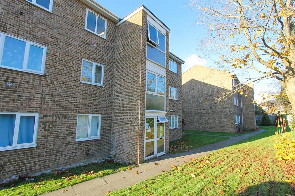 Jengar Close, Sutton SM1 2 bed flat - £270,000