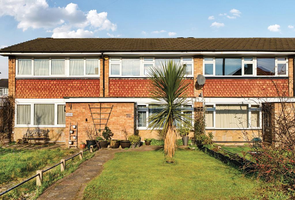 Gander Green Lane, Sutton SM3 3 bed terraced house - £450,000