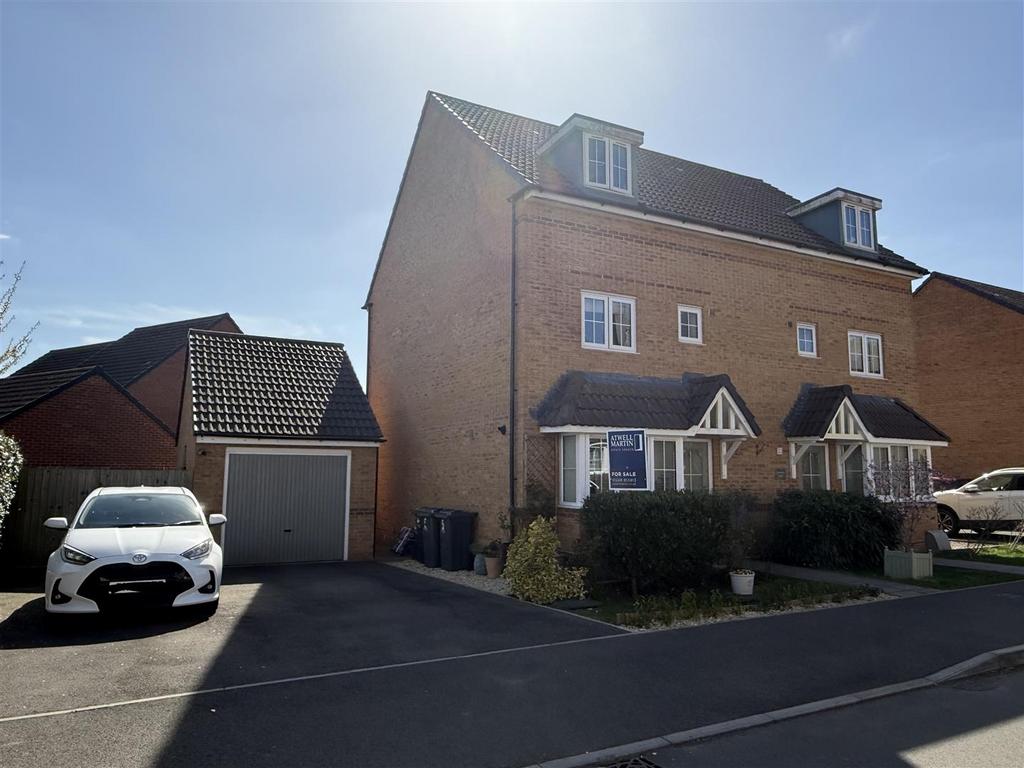 Hurricane Drive, Calne SN11 4 bed townhouse for sale - £360,000