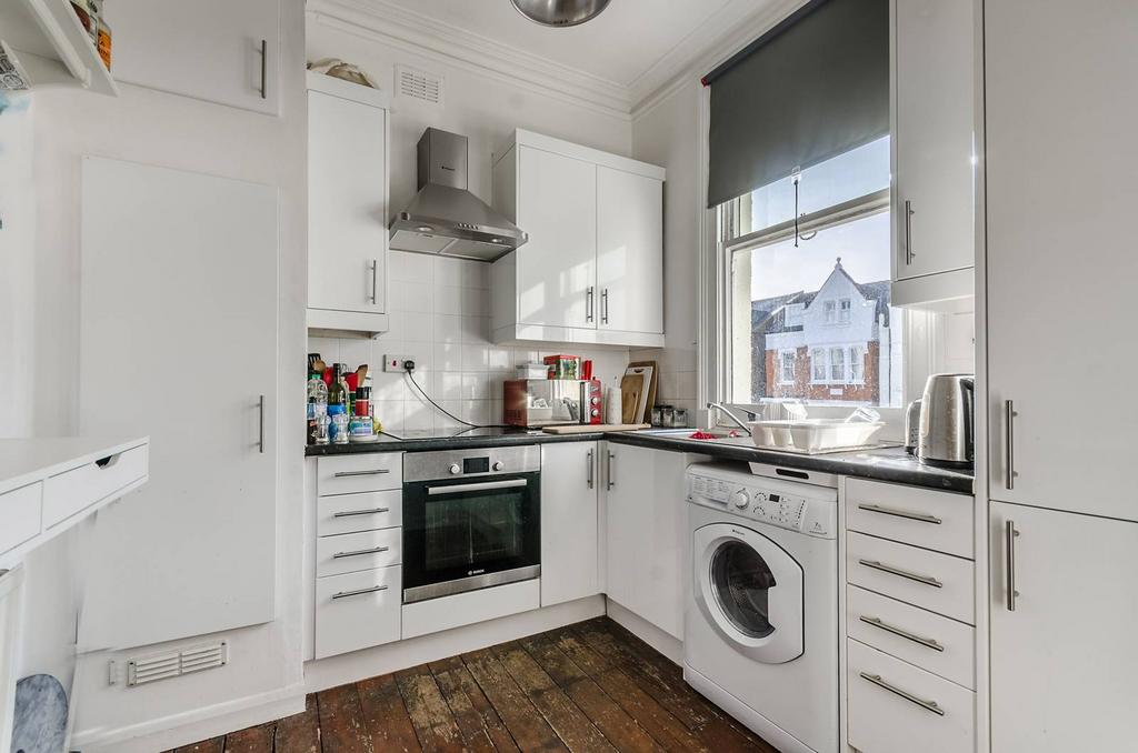 Ritherdon Road, Balham, SW17 2 bed flat - £2,700 pcm (£623 pw)