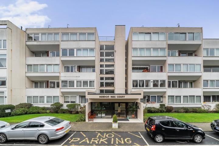 16 Hendon Hall Court, Parson Street... 2 bed flat - £190,000