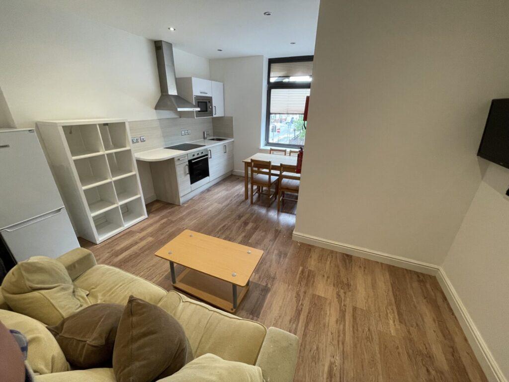 Westcotes Drive, Leicester LE3 2 bed apartment to rent - £1,560 pcm (£ ...