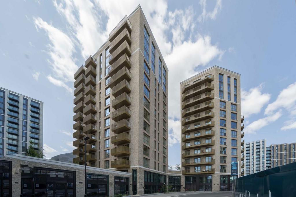 Capital Interchange Way, Brentford TW8 2 bed flat - £2,747 pcm (£634 pw)