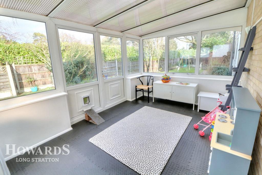 Rectory Close, Long Stratton 3 bed detached house - £290,000