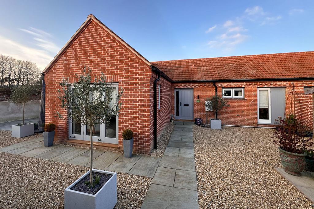 Melton Park, Melton Constable, NR24 2 bed barn conversion to rent - £ ...