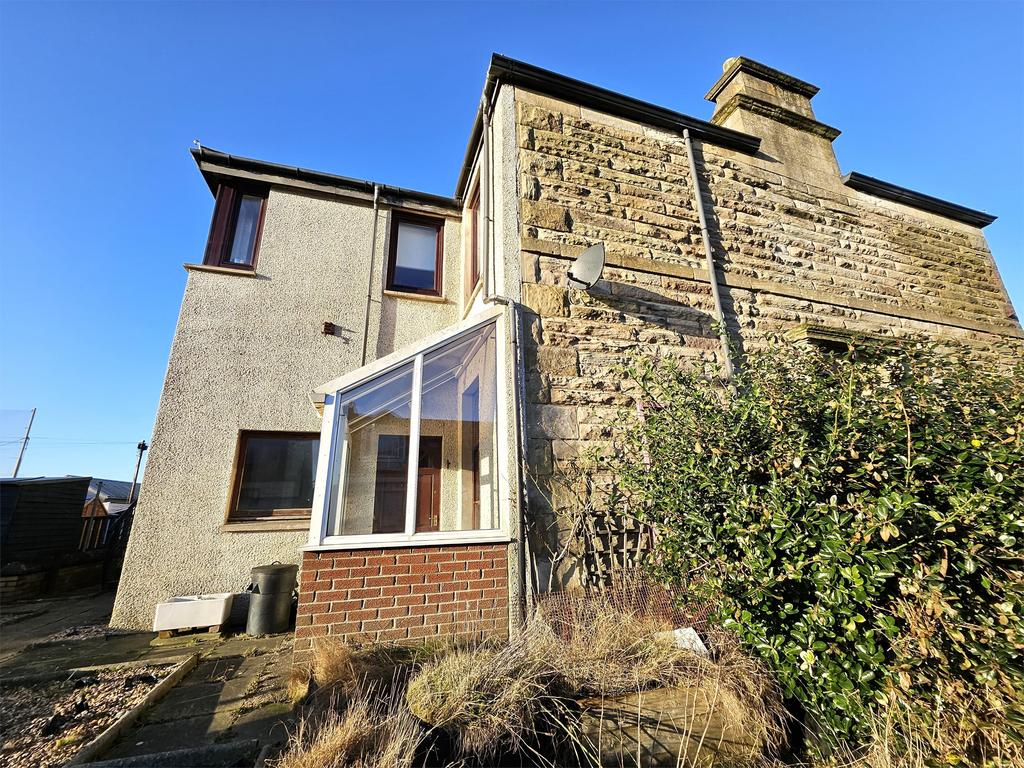 1 Robertson Crescent, Saltcoats, KA21... 2 bed ground floor flat - £30,000