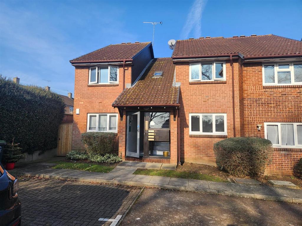 Colebrook Lane, Loughton 1 bed flat - £1,300 pcm (£300 pw)