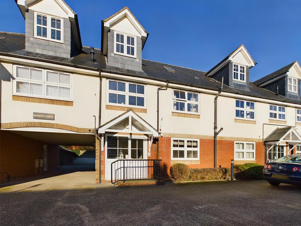 Soper Grove, South View, Basingstoke... 1 bed flat - £990 pcm (£228 pw)