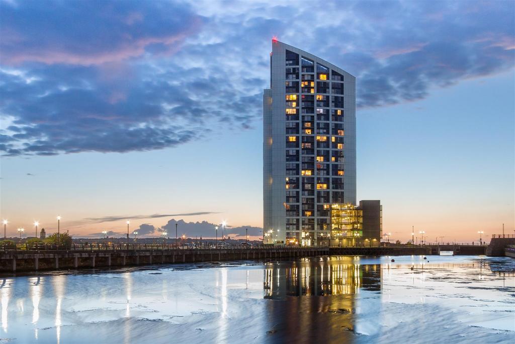 Alexandra Tower, Princes Parade... 2 bed apartment - £200,000