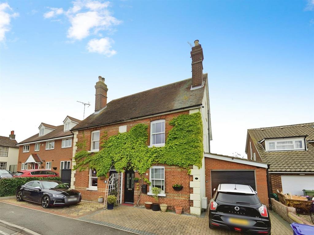 Forge Lane, Upchurch 3 bed house - £330,000