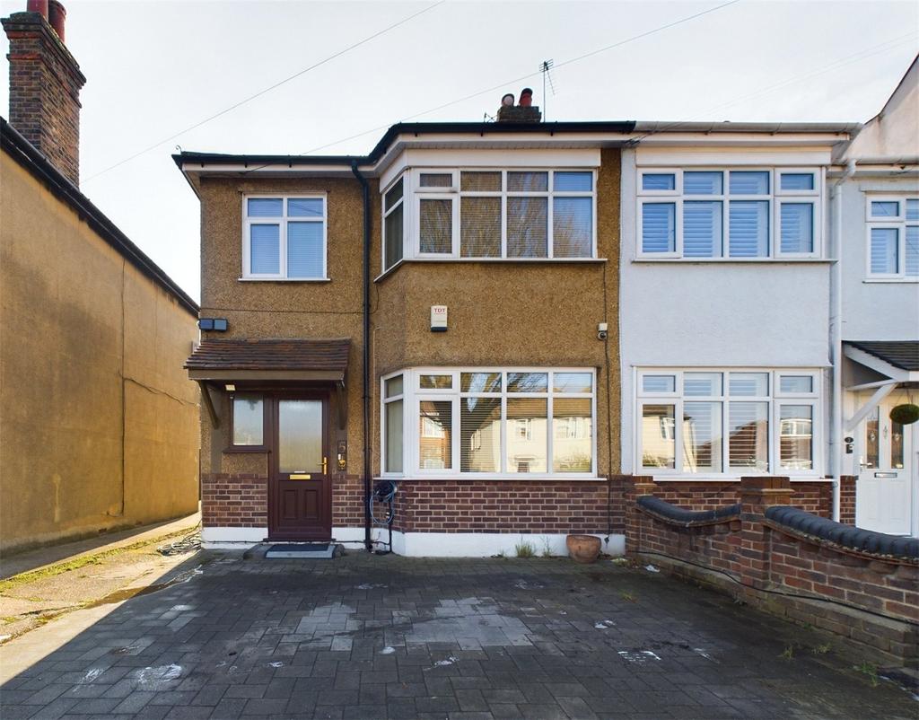 Forest Road, Havering RM7 3 bed semi-detached house for sale - £490,000