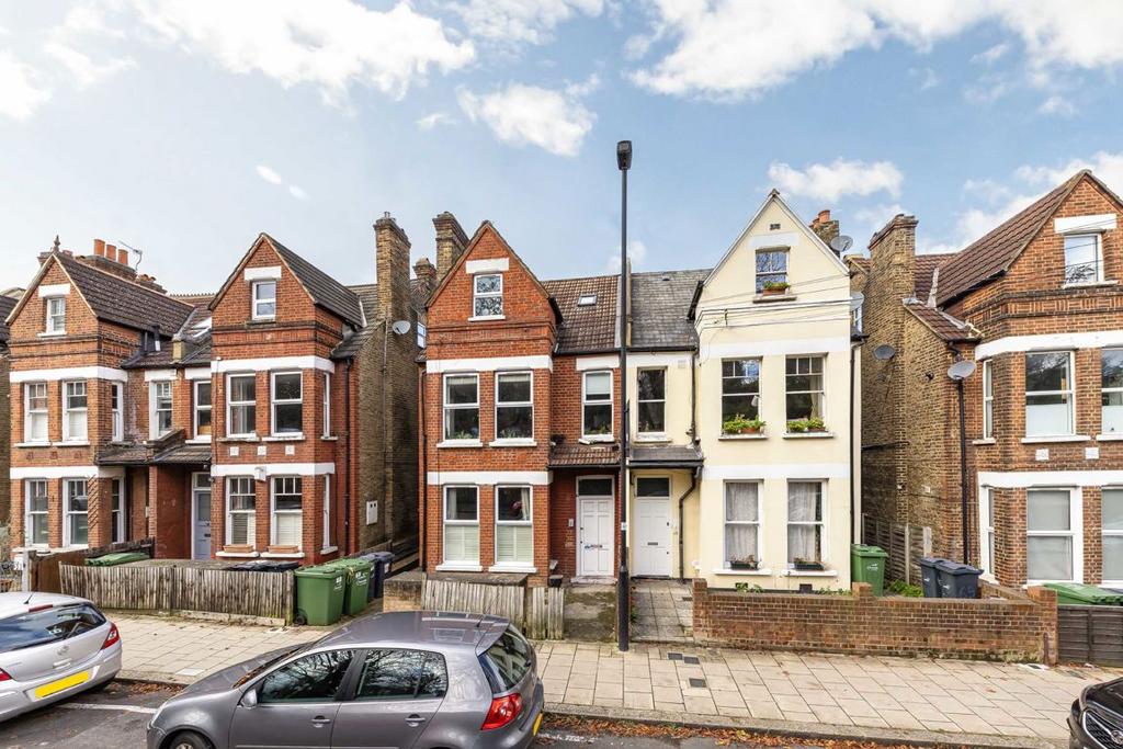 Leigham Vale, London SW16 2 bed flat to rent - £2,050 pcm (£473 pw)