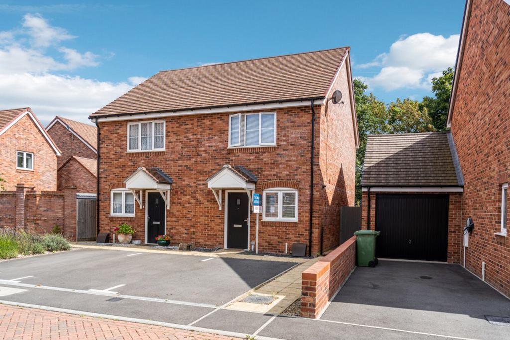 Chequers Lane, Grove, OX12 2 bed semi-detached house - £299,950