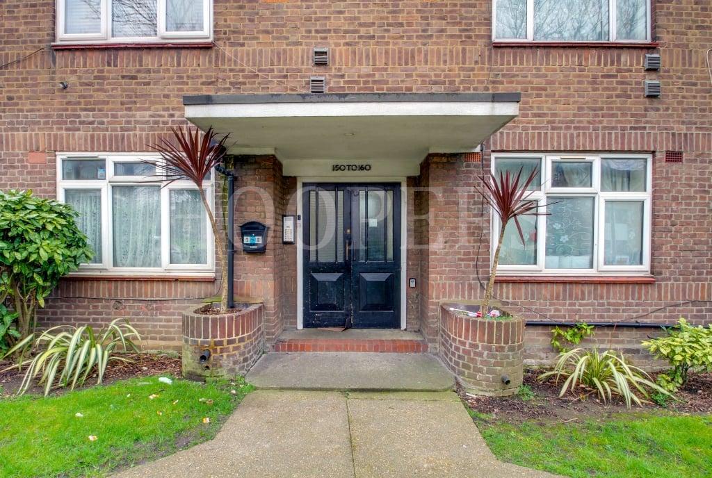 Neasden Lane, London, NW10 2 bed flat for sale - £375,000