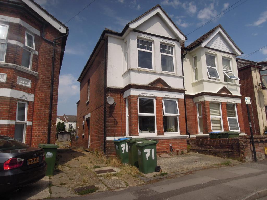 Wilton Avenue, Southampton SO15 2 bed house for sale - £176,950