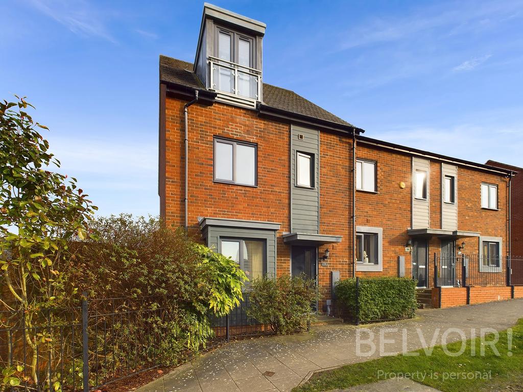 Birchfield Way, Telford TF3 4 bed semi-detached house - £245,000