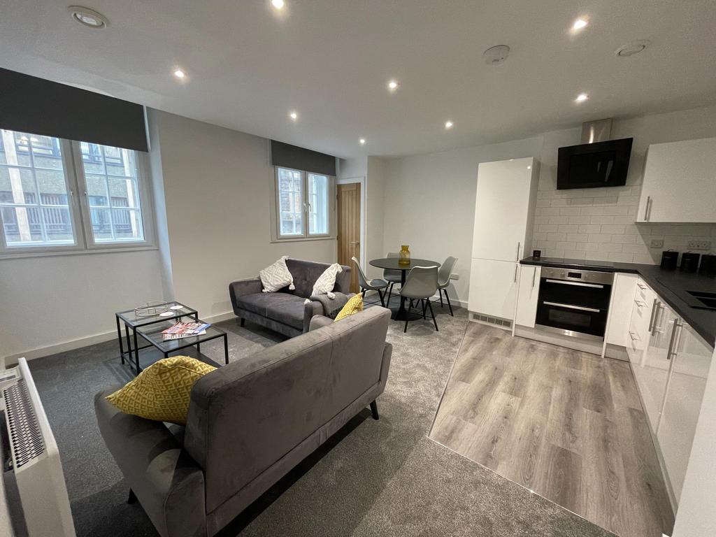 33 Lowgate, Hull HU1 2 bed apartment - £900 pcm (£208 pw)