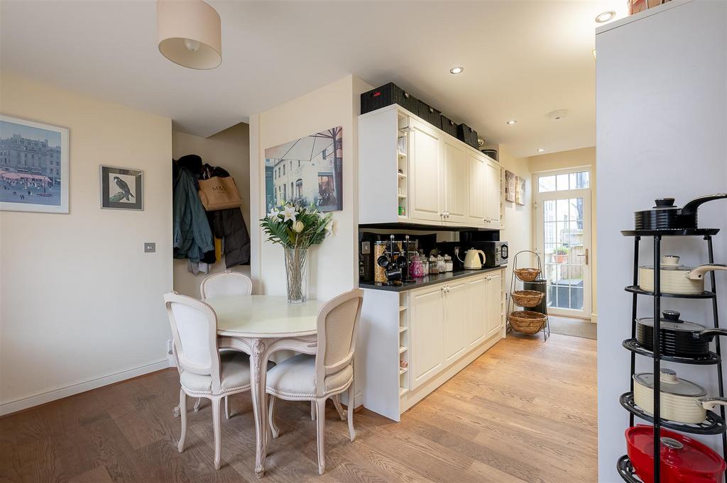 Holgate Road, York YO24 4AB 2 bed flat - £350,000