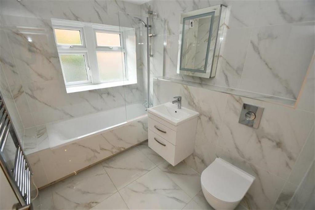 Meadrow, Godalming GU7 1 bed apartment - £1,150 pcm (£265 pw)