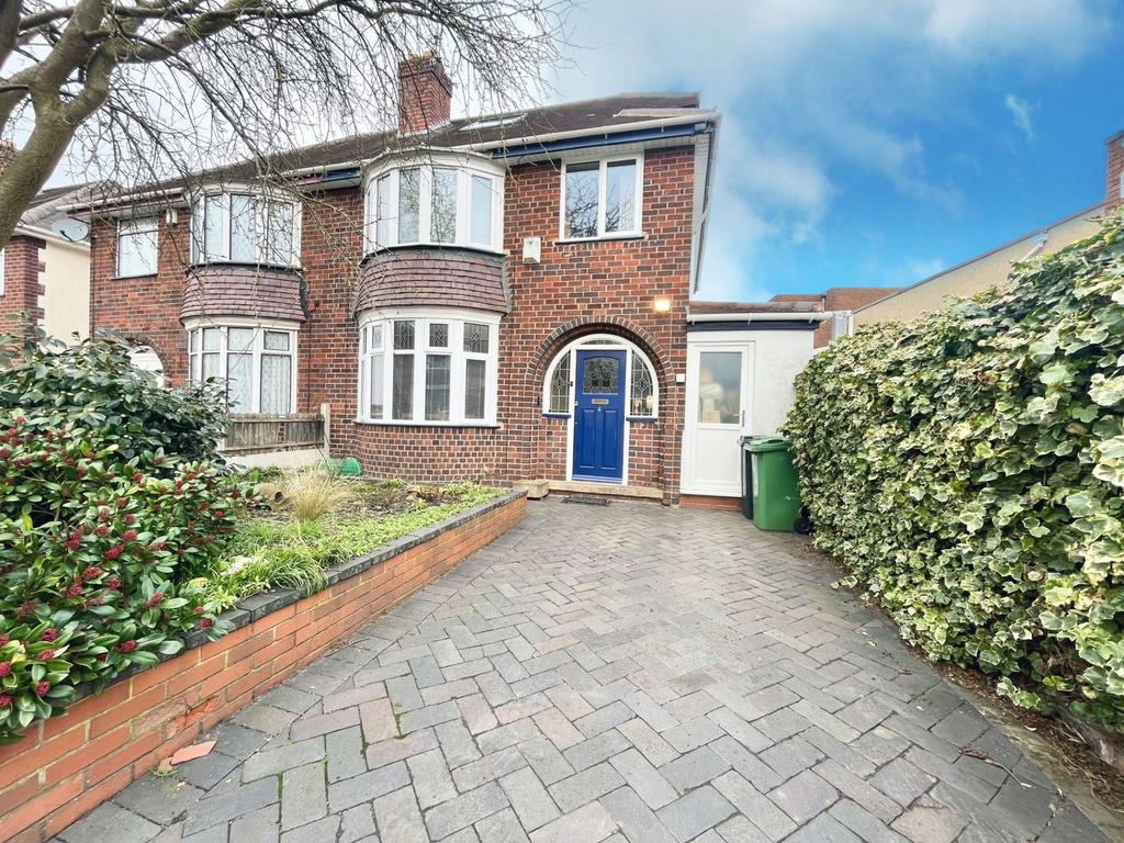 Corbyns Hall Road, Brierley Hill DY5 3 bed semi-detached house - £284,000