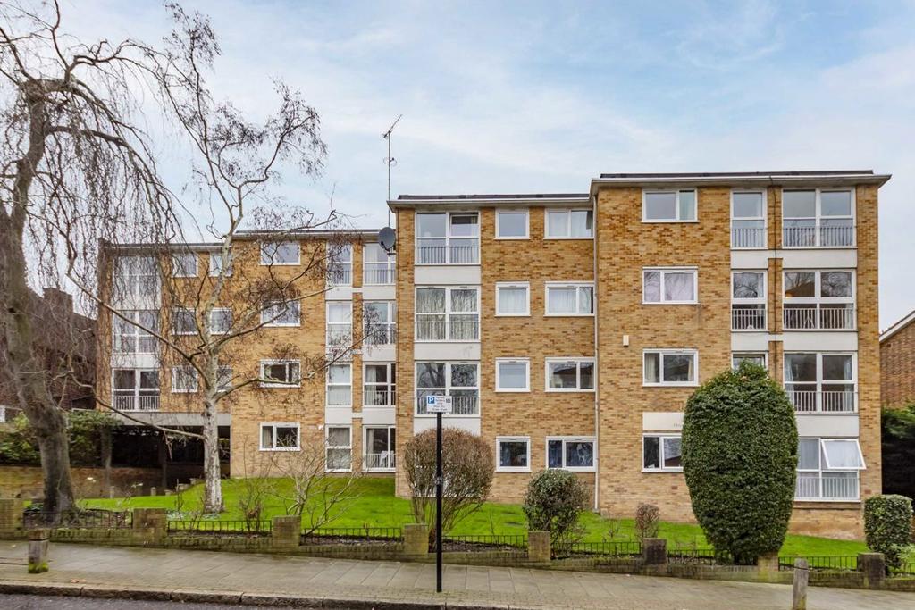 Albert Drive, London SW19 2 bed flat - £1,750 pcm (£404 pw)