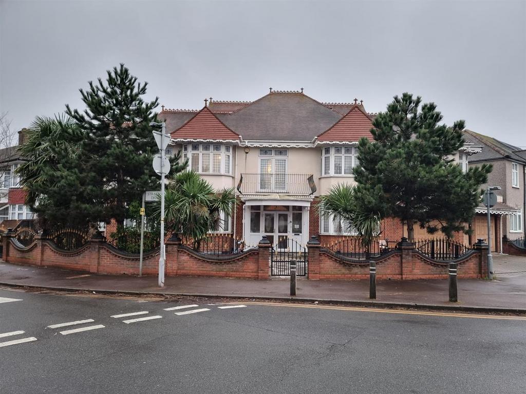 Stratton Drive, Barking 6 bed house for sale - £1,370,000
