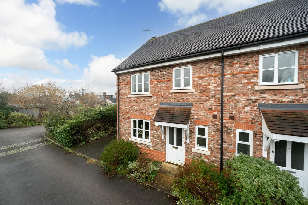 Applecroft, Northchurch HP4 3 bed semi-detached house - £575,000