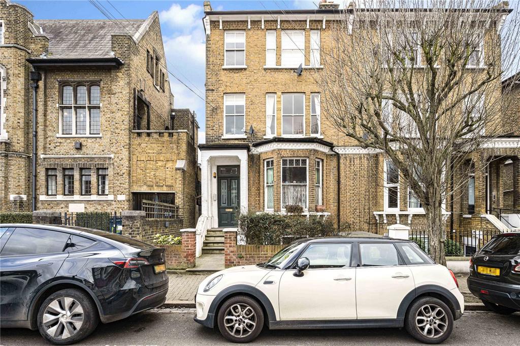 Ramsden Road, London, SW12 1 bed maisonette - £600,000