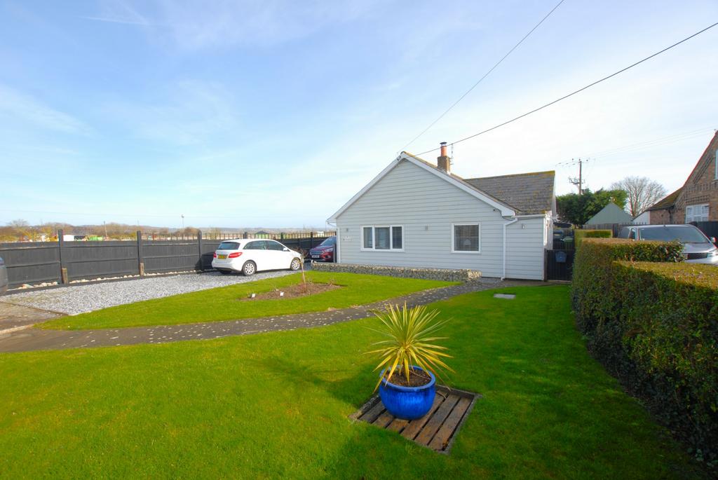 Burmarsh Road, Dymchurch, TN29 3 bed bungalow for sale - £445,000