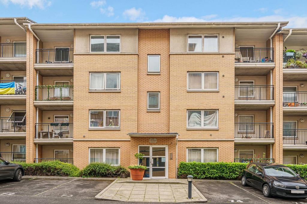 Sail Court, Tower Hamlets, London, E14 2 bed flat to rent - £2,000 pcm ...
