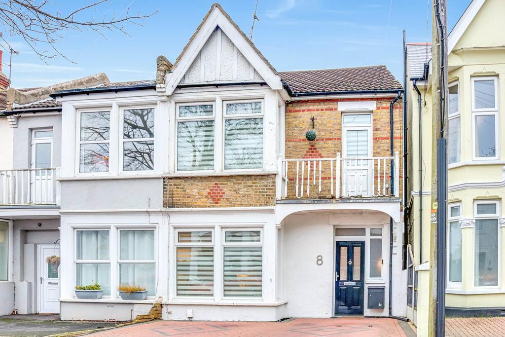 Bryant Avenue, Thorpe Bay SS1 2 bed end of terrace house for sale - £ ...