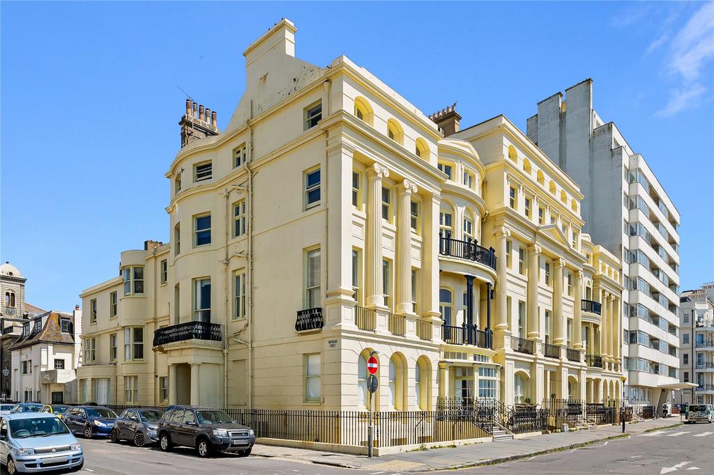 Brunswick Terrace, Hove, East Sussex... 2 bed apartment - £575,000